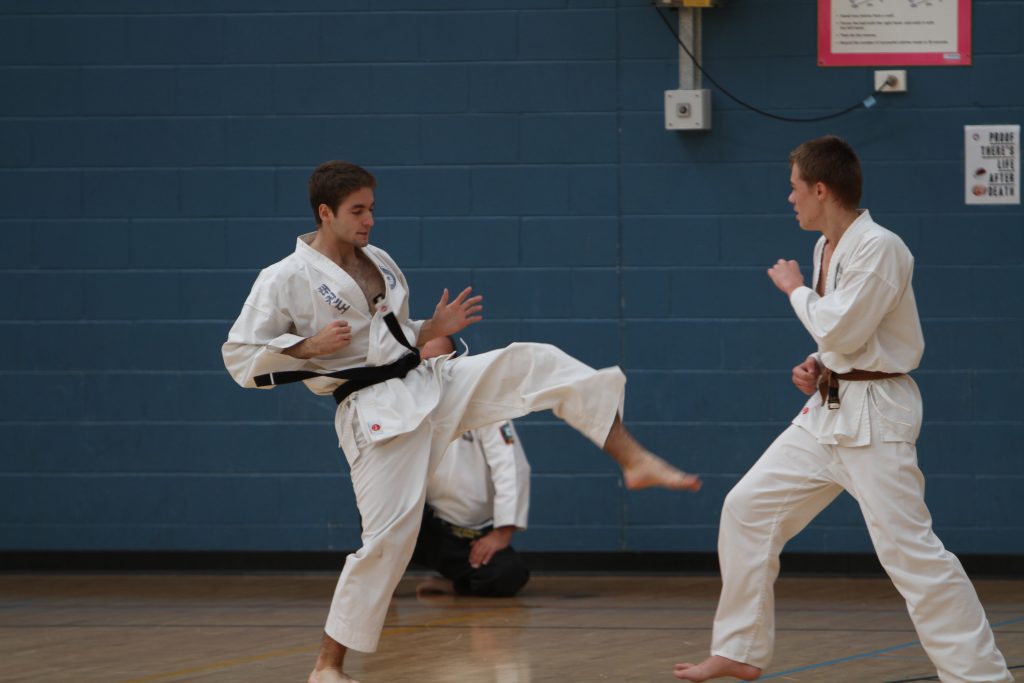 Foot sparring (Chokki Taeryon/ Bal Matsogi) - MARTIAL ARTS TRAINING